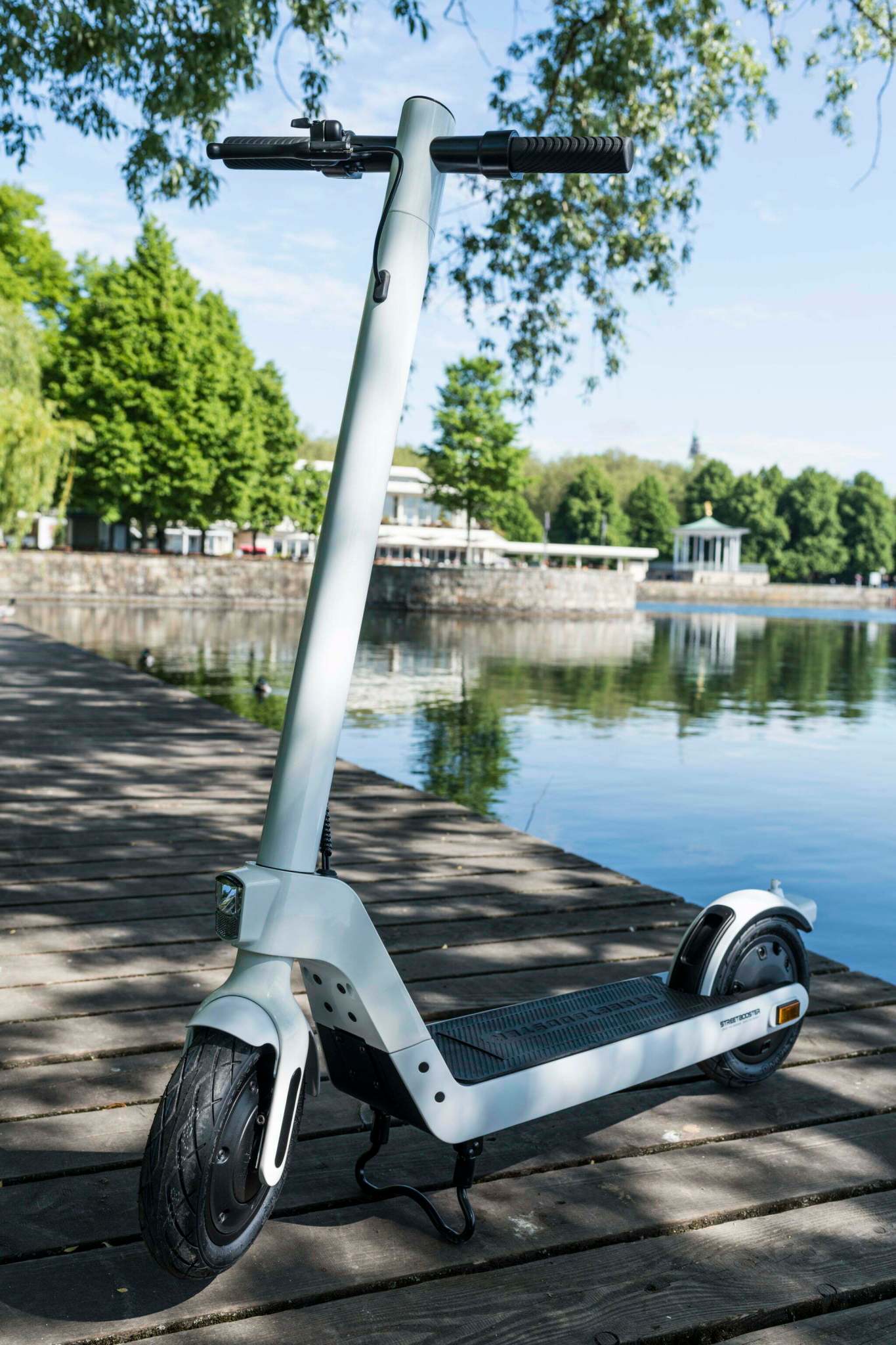 Streetbooster TWO und ONE: Zwei E-Scooter im direkten Vergleich
