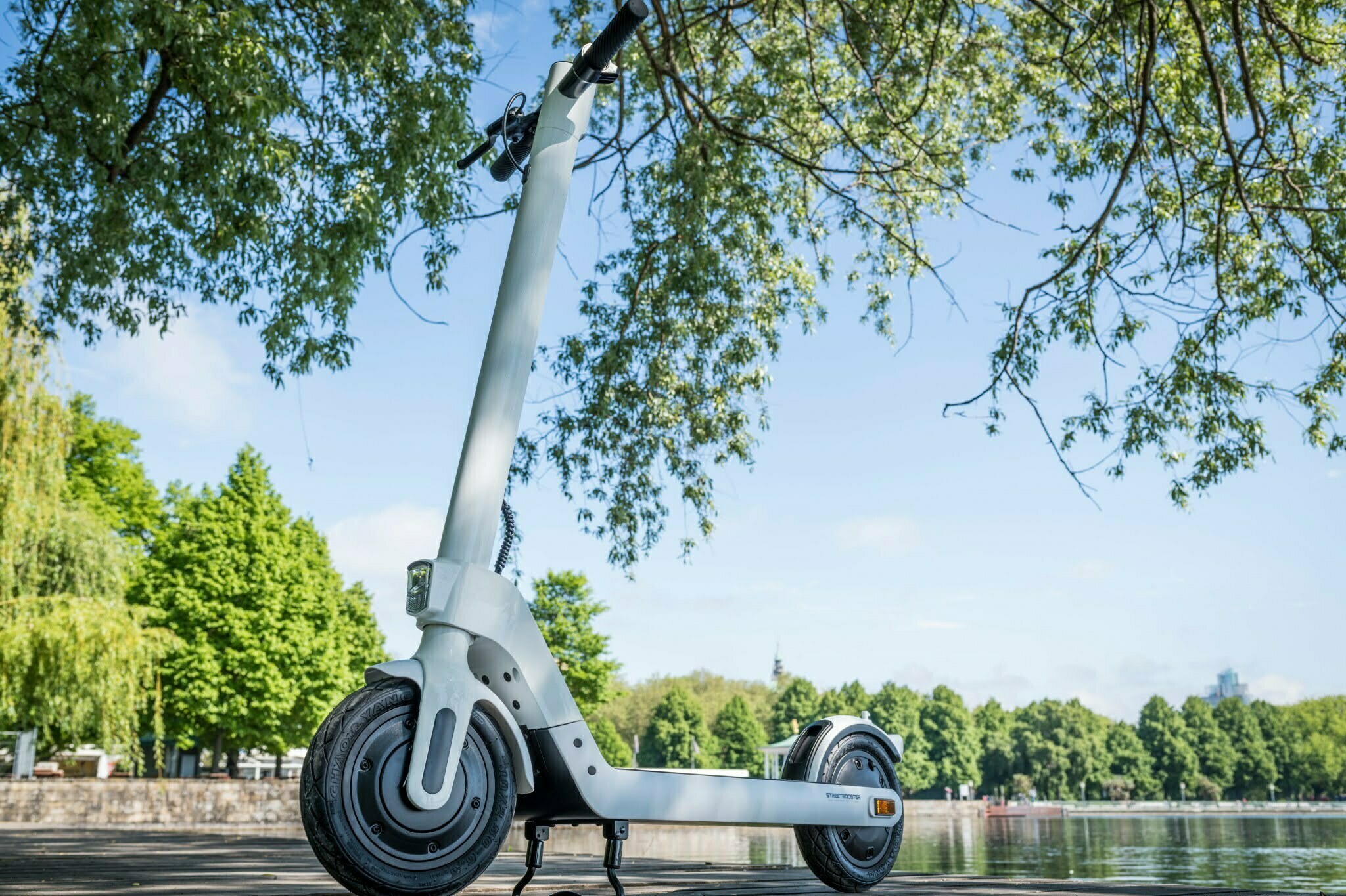 Streetbooster TWO und ONE: Zwei E-Scooter im direkten Vergleich
